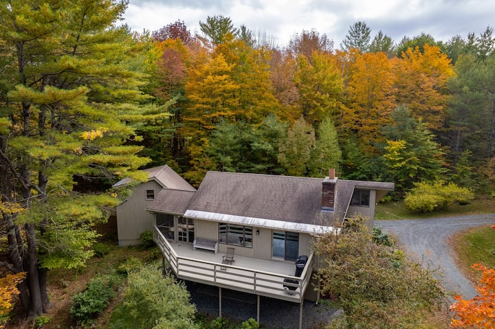 Top Of The Hill House With Hot Tub & Game Room - Woodstock, VT