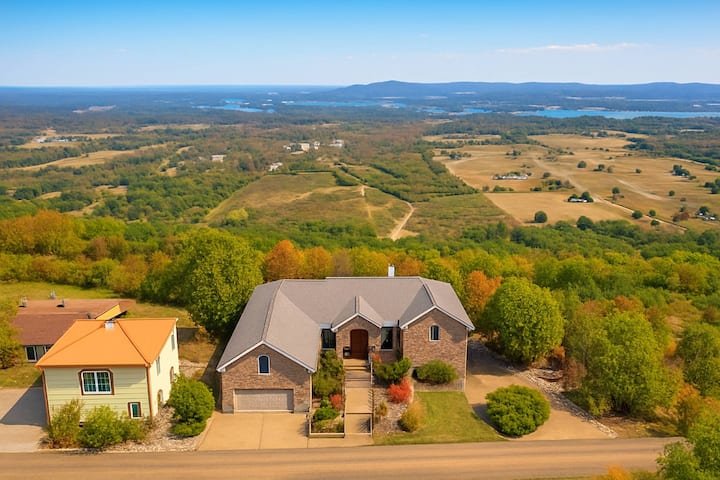 Majestic Mtn Home With Game Room & Private Patio! - Lake Hamilton, AR