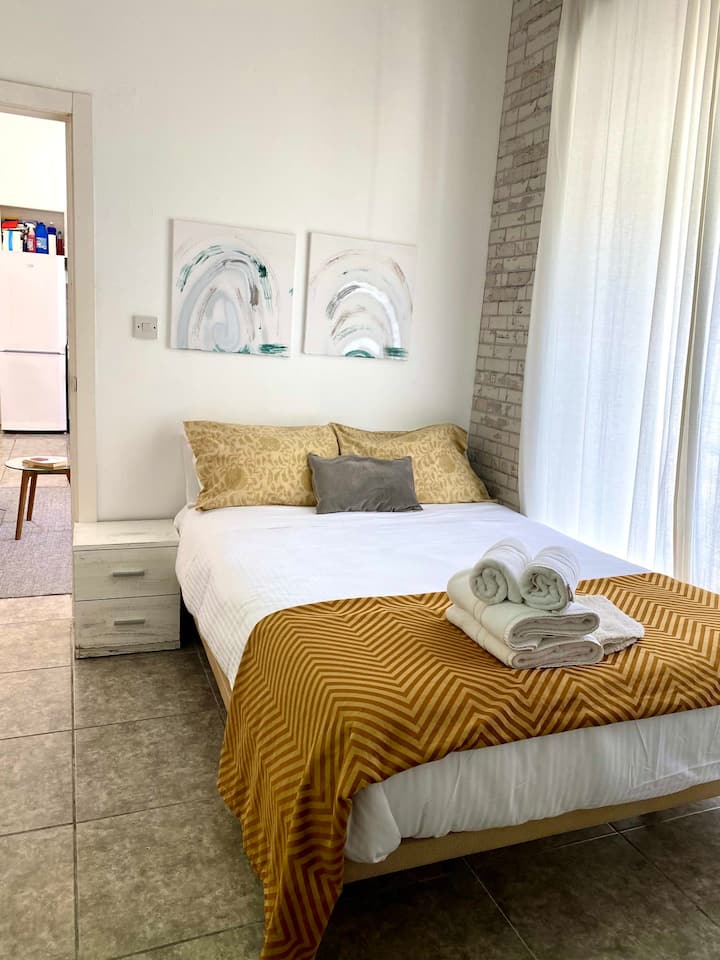 Charming 1br Just Off Main Street, Prime Location - Gibraltar