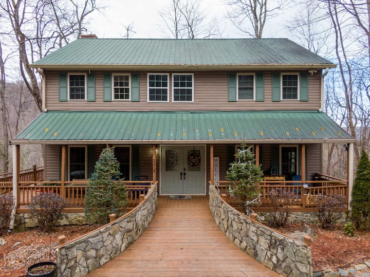 Peaceful Wood Haven - Game Room, Resort Amenities! - Sugar Mountain, NC