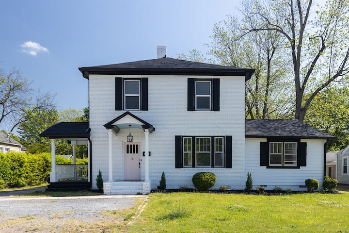 The Modern Classic | 4bd/3bth Home | Sleeps 10 - Rock Hill, SC