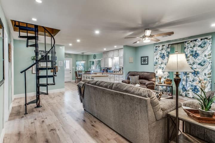 Stockyards! 3 Mins-tcu Close-sleeps 8 -Gable House - Como - Fort Worth