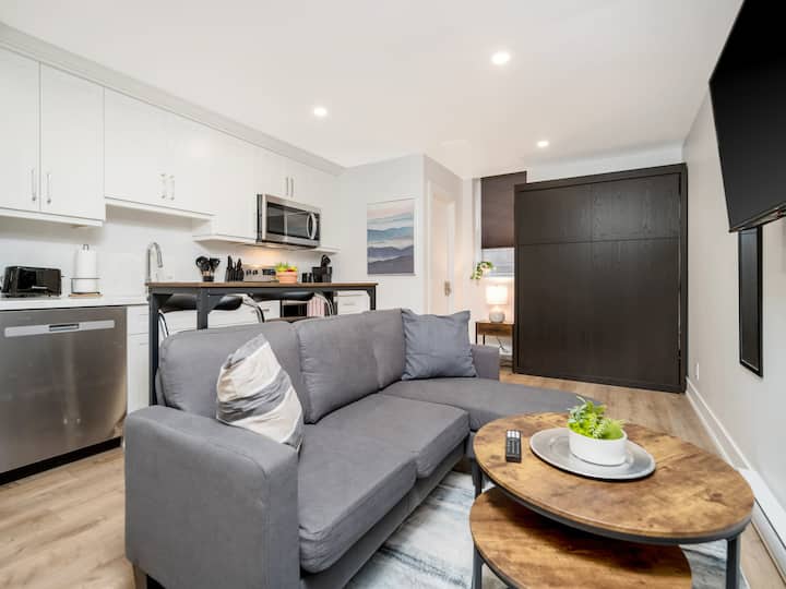 Modern Studio For 2, Corktown Hamilton! - Hamilton