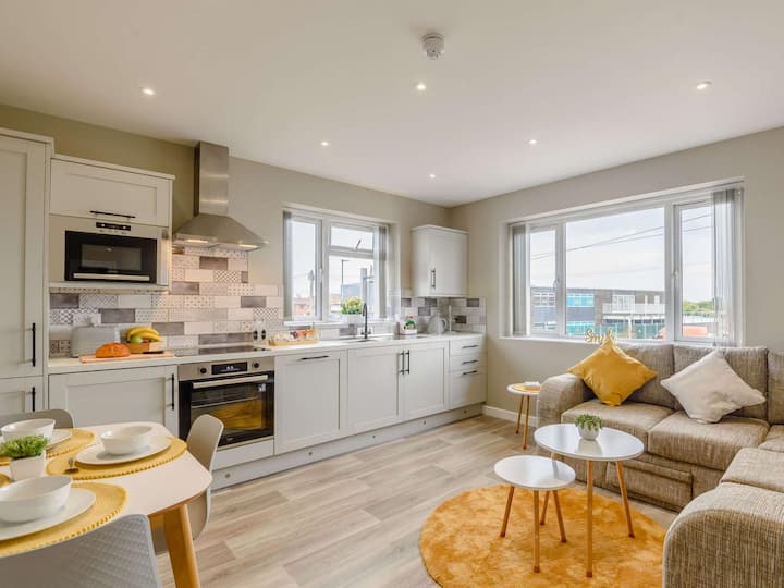 Modern 2 Bedroom Holiday Apartment Private Parking - Ingoldmells