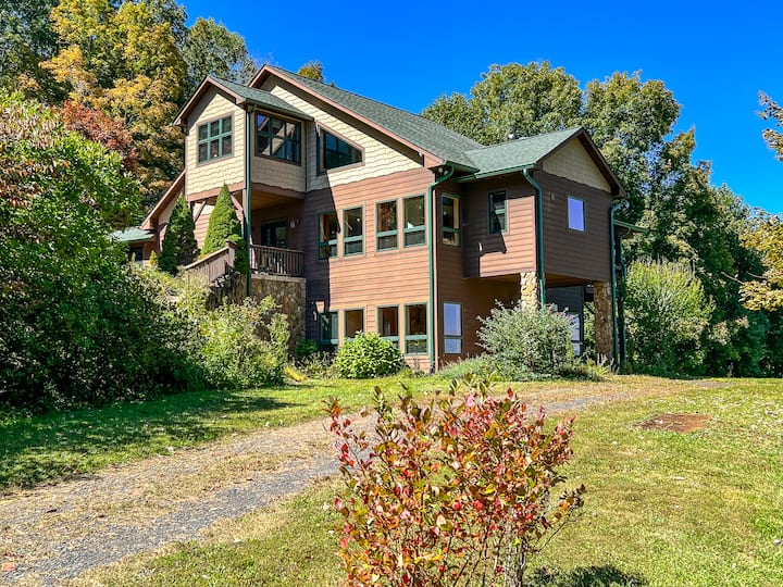 Grande Vue  5br4ba Whot Tub Pool Table Disc Golf C - West Jefferson, NC