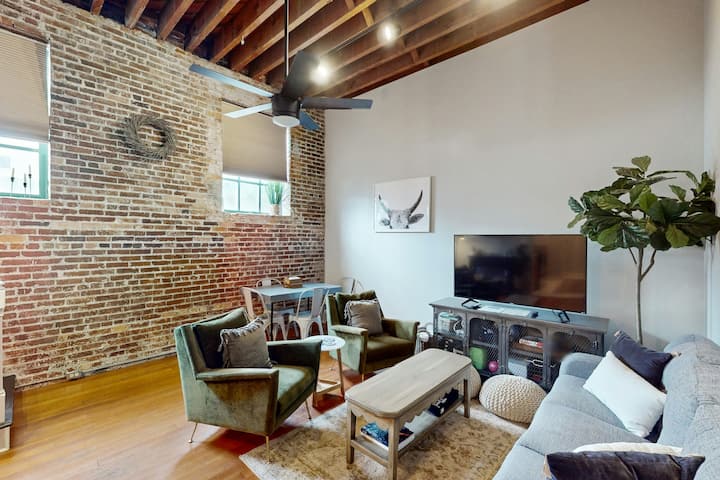 Downtown 2br 2nd-floor | Washer/dryer - 서배너
