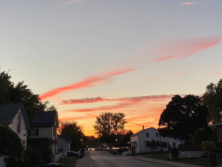 Cute 2 Bedroom Century Home With Modern Amenities - Amherstburg