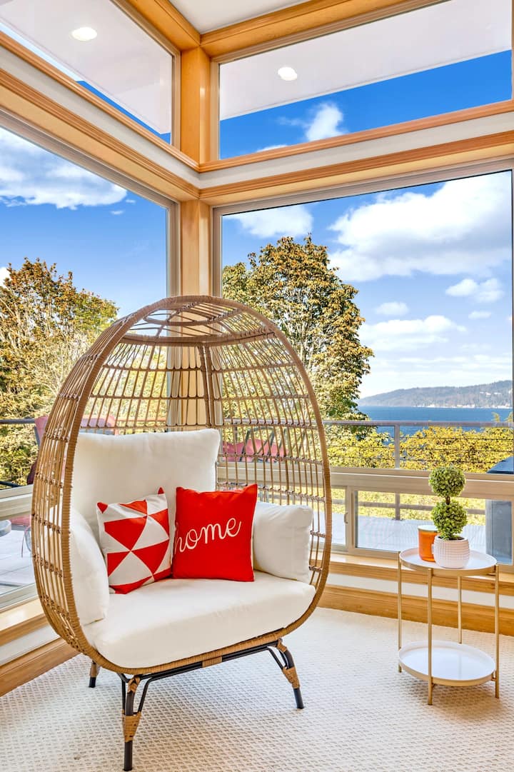 Purple House W/ Water View | 3 Decks | Gym | Uw - Shoreline, WA