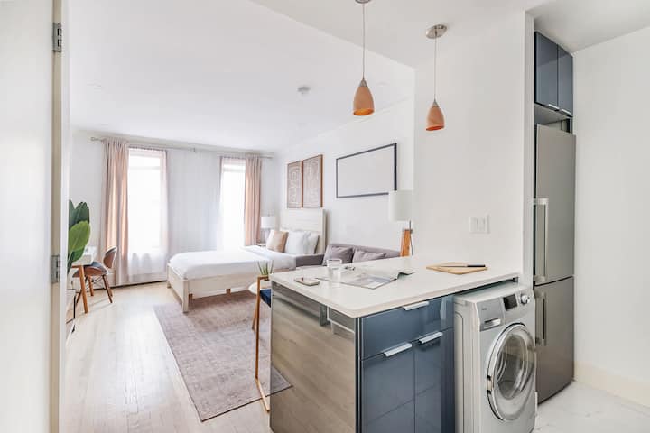 1597-2  Luxury Upper East Side Studio W&d - Washington Heights, NY