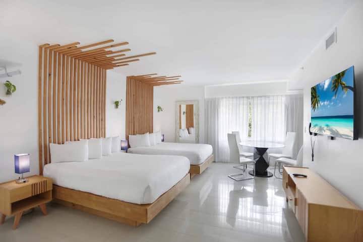 Your Home Away From Home! 2 Classy Units, Garden - Miami Beach, FL