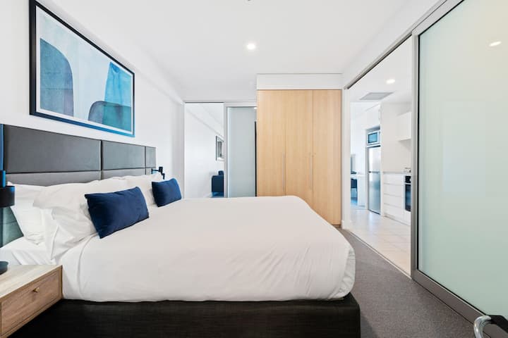 Belle Escapes - Sunset Views At The Bay - The Beachouse, Glenelg