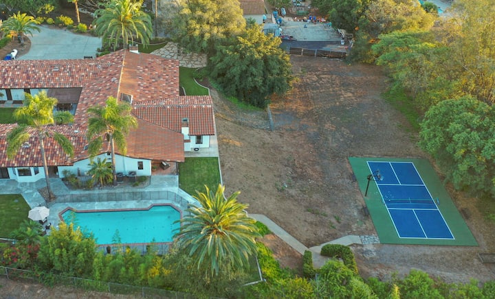 Pickleball Paradise: Retreat With Poolside Bliss! - Vista, CA