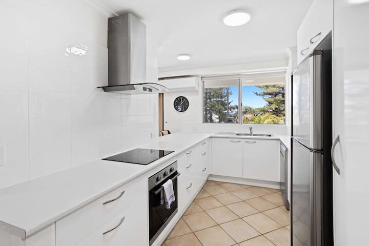 2 Bedroom Apartment On The Burleigh Esplanade! - Gold Coast
