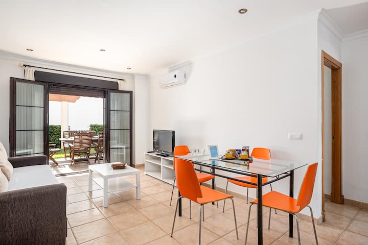 Disfruta Bajo Con Jardín Ideal Para Niños Pequeños - Chiclana de la Frontera