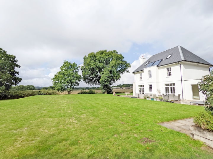 The White House - Bordon - Alton