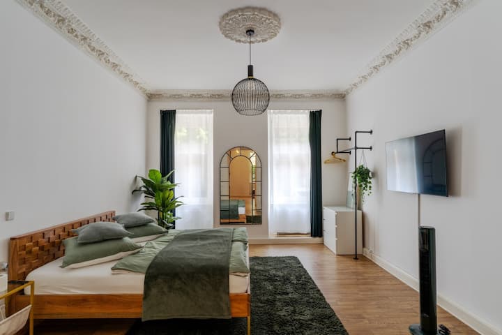 Live Like A Local – Altbau Charm Stuck, & Kiez - Berlin