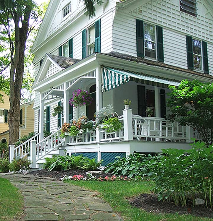 Nelson Pines Rose Rm - 1 Of 3 Private Rooms In Coo - Cooperstown, NY