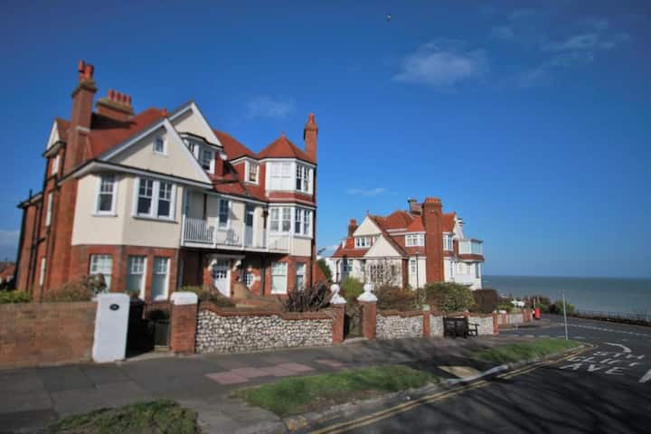 Sanctuary From Busy Bustling Cities To Relax - Eastbourne