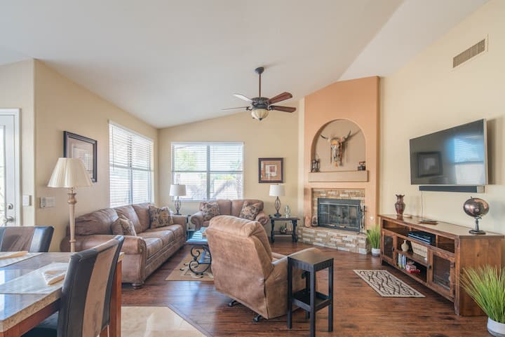 Spacious & Comfortable 3bed/2bath Chandler Escape - Chandler, AZ