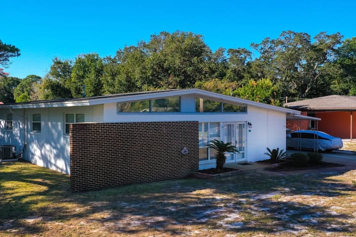 Renovated Home |Heart Of Fwb |Dogs Ok |Fenced Yard - Fort Walton Beach, FL