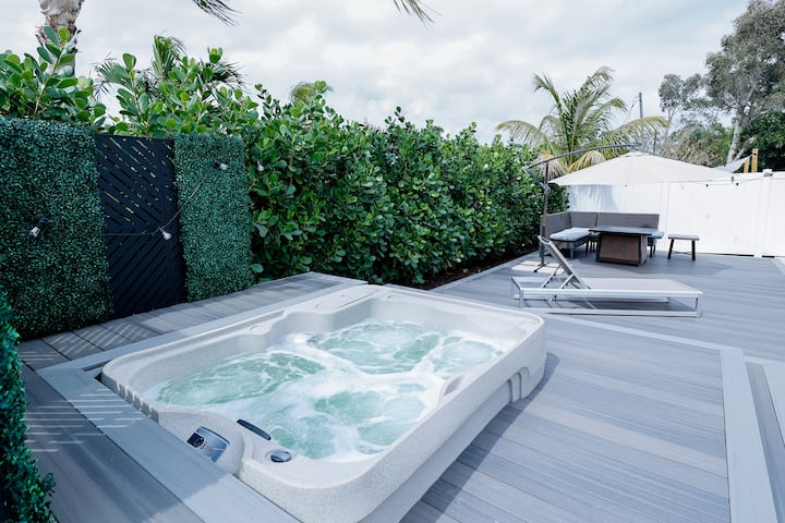 Modern 2br W/ Hot Tub & Grill Near Barefoot Beach - Bonita Springs, FL