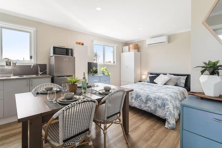 John's Place
San Remo Studio
Couples/surfers/pets - San Remo
