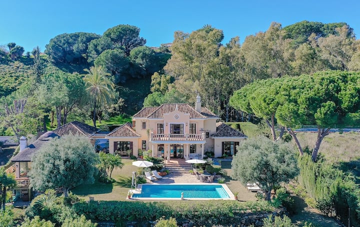 Beautiful 5-bedroom Villa With Heated Pool - Marbella