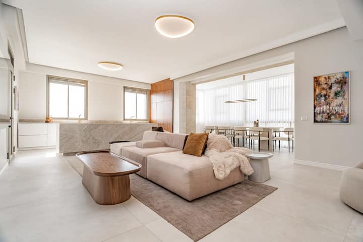 1. Spacious 4br Family Penthouse W/ Succah & View - Jerusalem