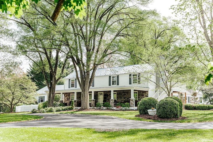 Luxury Manor House | Wow Views | 5 Min To Dt! - Staunton, VA