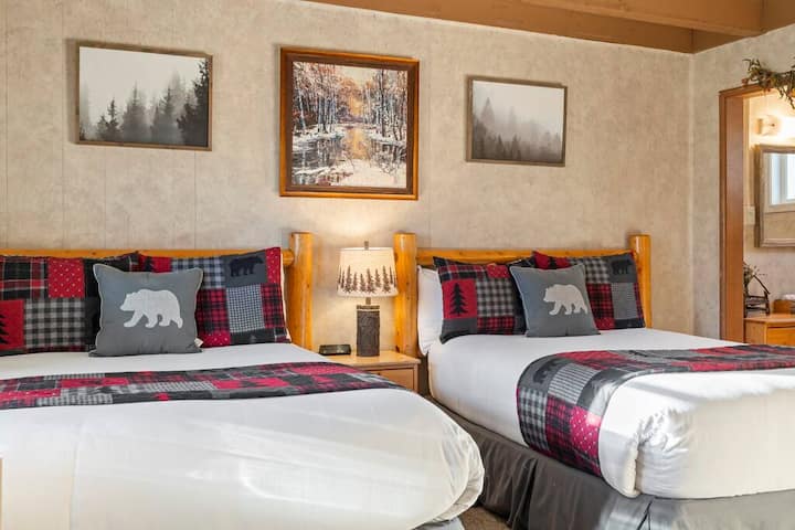 Mother Nature's Inn: Close To Lake & Mtns (Rm. 9) - Tahoe City, CA