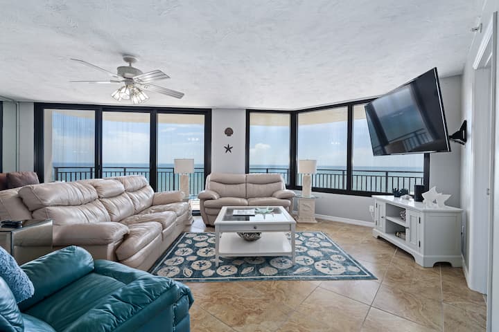Beachfront 3 Bed, 3 Bath Condo, Balcony & Pool - Port Orange, FL