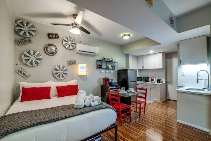 Welcome To Easy Street/vintage Auto Studio Space - 休斯敦