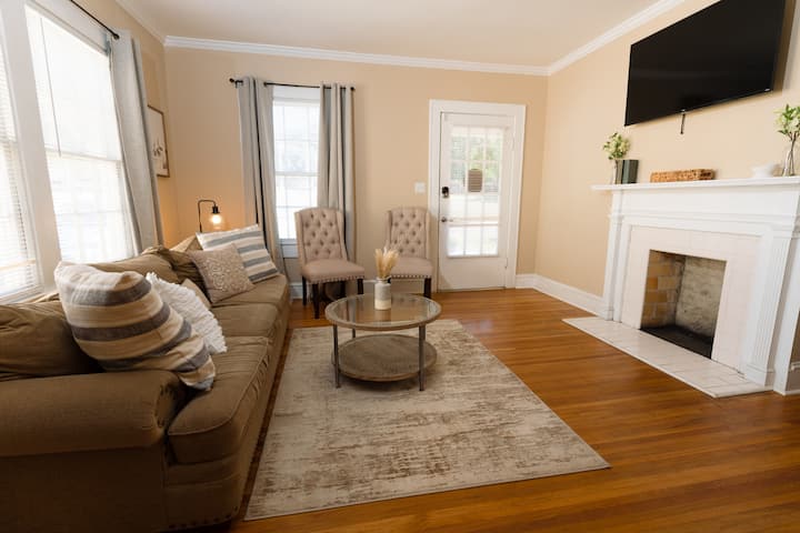 Cheerful Pet-friendly 2br Cottage | Near Capitol - Montgomery, AL