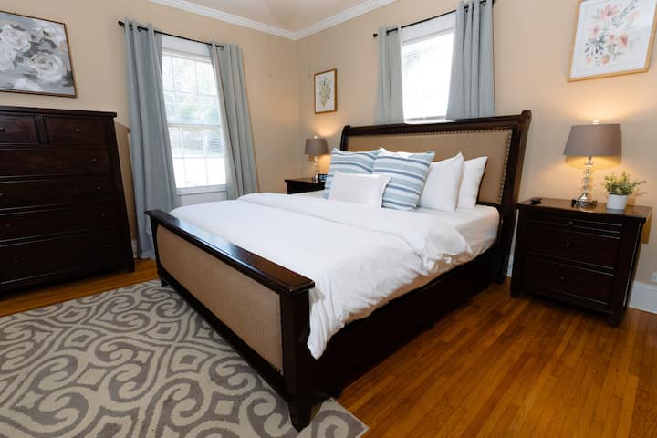 Pets Allowed | Capitol 2br Cottage Retreat - Montgomery, AL