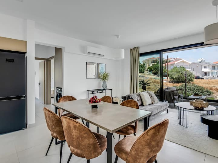 Sanders Elgio - Generous 2-bdr Apt W Balcony - Limassol