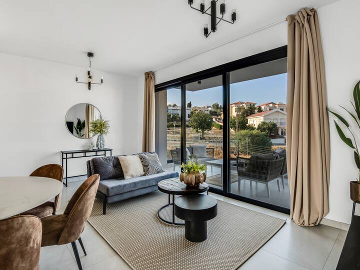 Sanders Elgio - Precious 3-bdr Apt With Balcony - Limasol