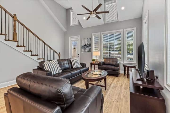 Luxury 2 Bedroom Townhouse #3 - Lake Charles, LA