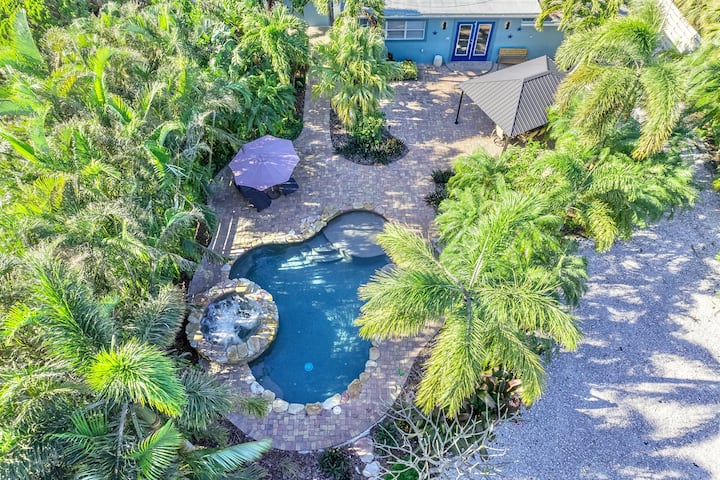 My Mistress By Beach Boutique Rentals - Anna Maria, FL