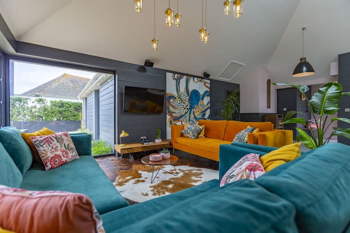 Dolphins Beach Retreat At Widemouth Bay, Cornwall - Bude