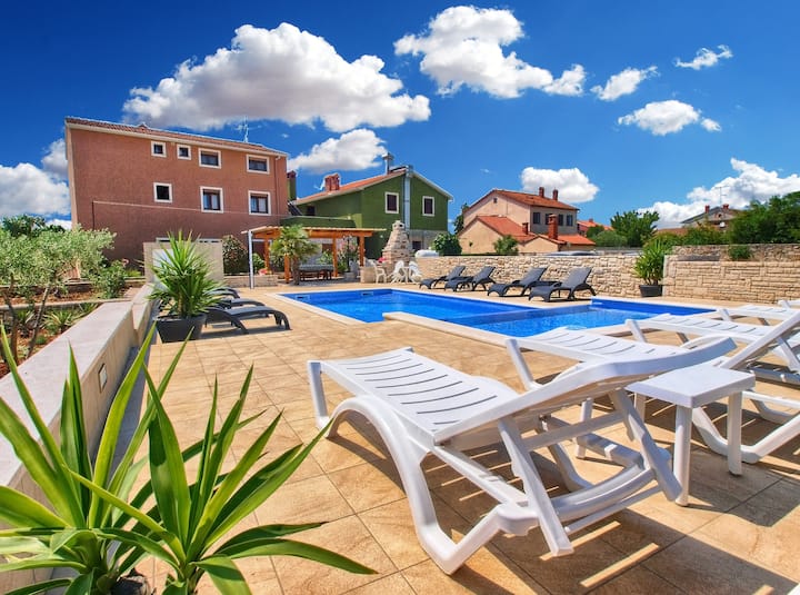Apartment 1249/11900 - Pola