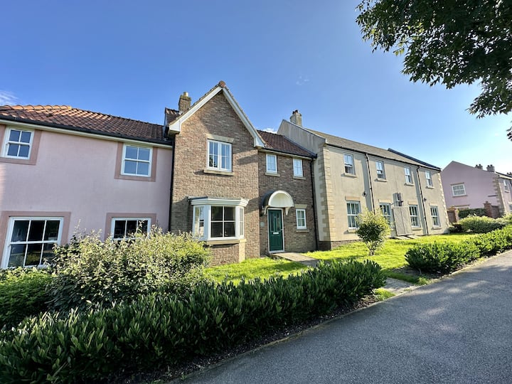 Snowdrop Cottage - Pool And Beach Access - Filey