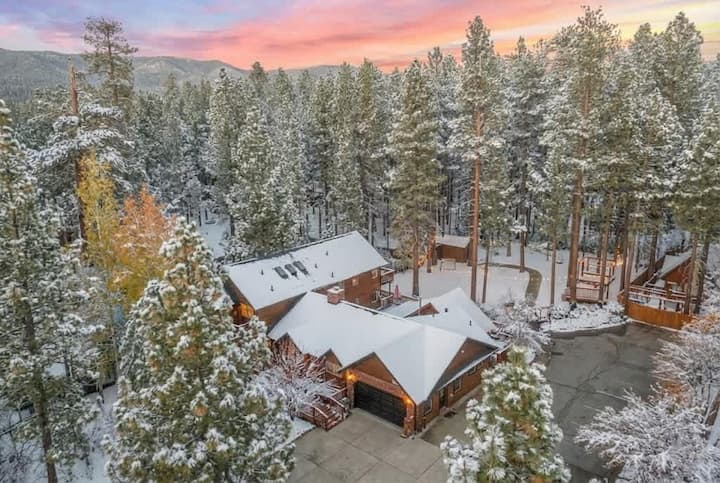 Private 1-acre Estate · 7 Suites · Spa & Fire Pit - Big Bear Lake