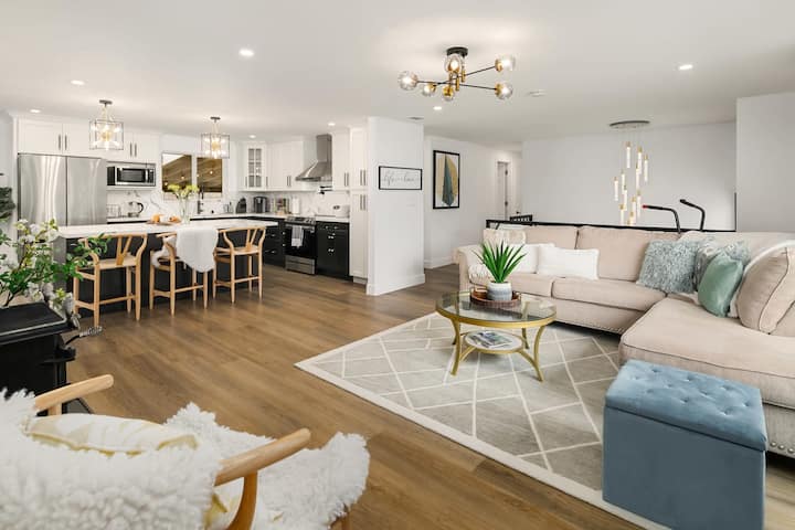 Brand New Designer’s High-end 4br Retreat - Lynnwood, WA