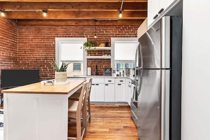 Oak St. Lofts - 1 Bed + Walk To Downtown + Parking - Kansas City