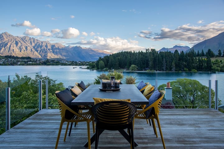 18 The Terrace | Stunning Views, Spa, Pool & Town - Queenstown, New Zealand