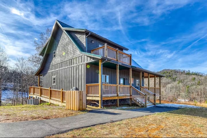 American Adventure • Hot Tub • Arcade - Townsend, TN