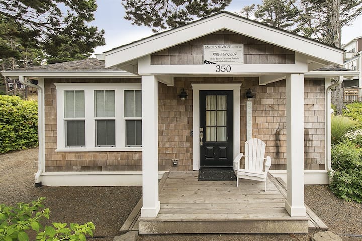 Cozy 1 Level 2 Br Cottage | Hot Tub | King Bed! - Depoe Bay, OR