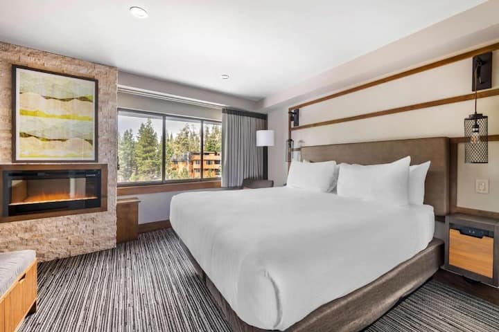 Cozy Hotel Perfect For Outdoor Adventure Seekers - Lake Tahoe