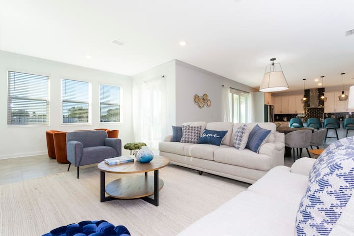 Modern Beach Retreat: Pool & Fun Near The Ocean - Melbourne, FL
