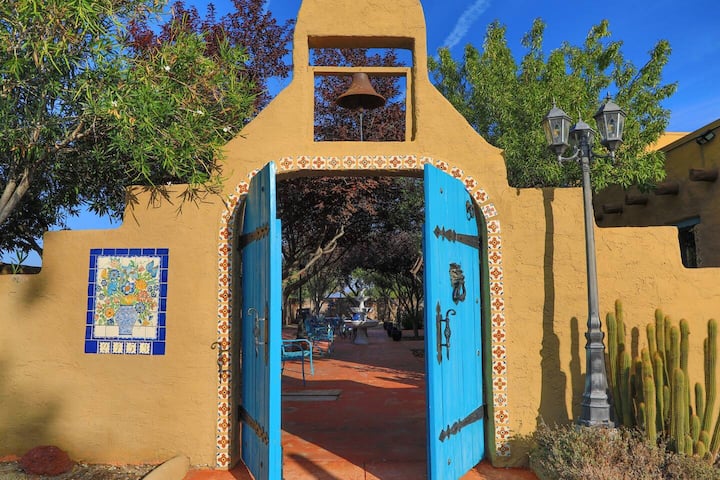Garcia Hacienda: Authentic Mexican Villa & Hot Tub - Atascadero, CA